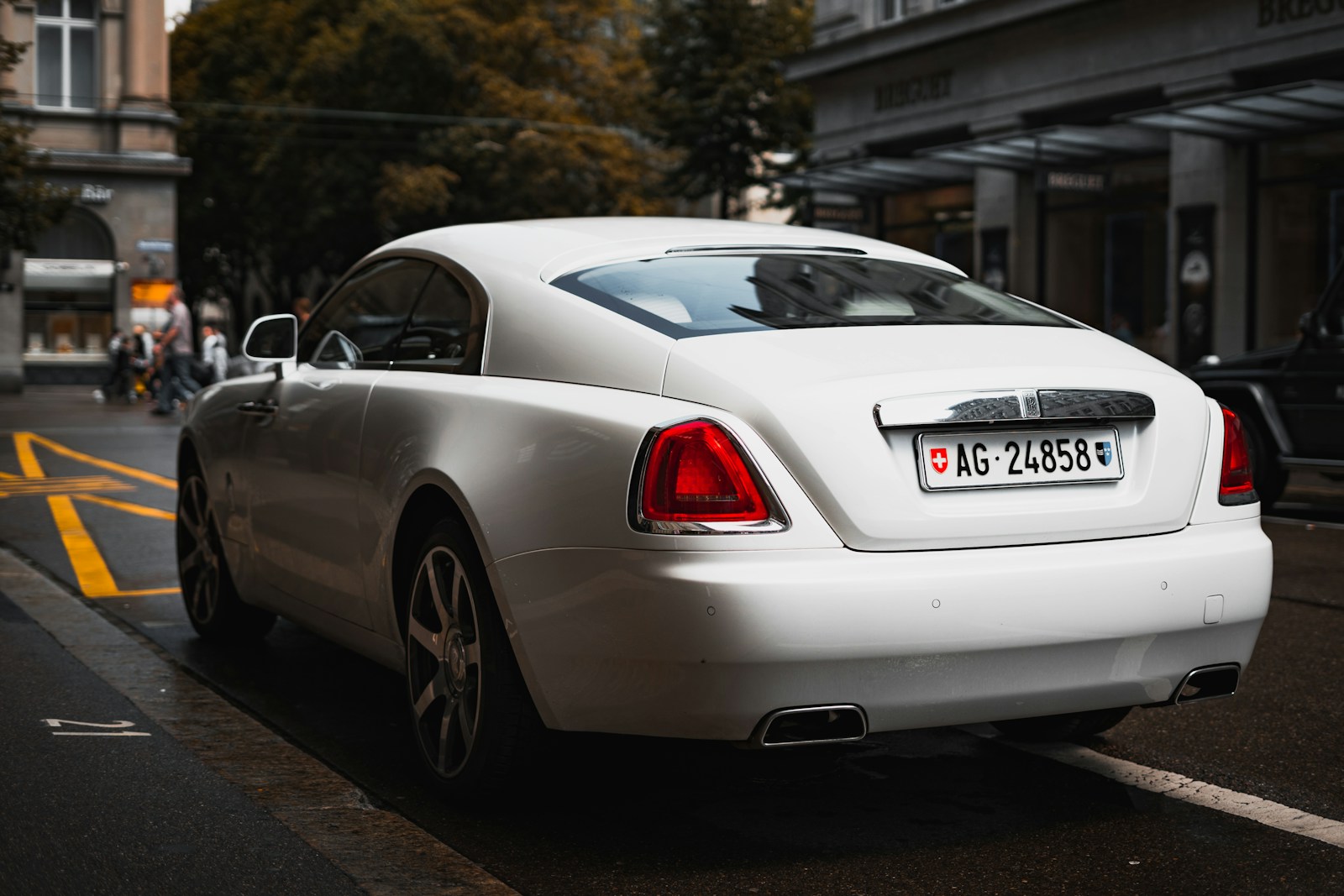 Rolls-Royce Wraith Owner Spends Ridiculous Amount to Turn Luxury Car ...